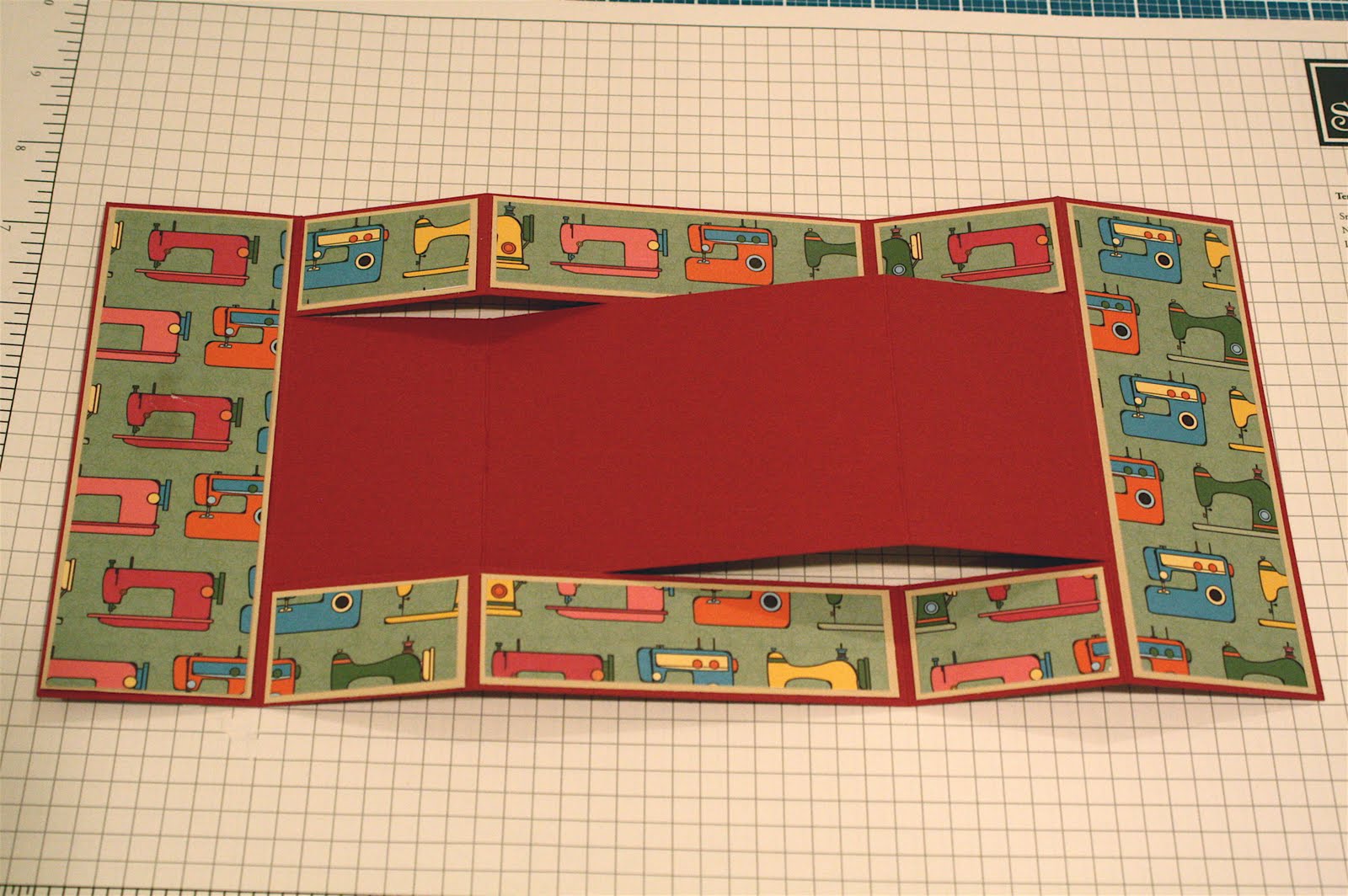 The Crafty Frugalista: Tri-Shutter Card Tutorial