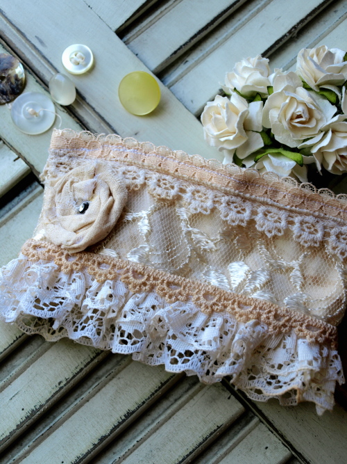 Noelle Garrett Designs: Vintage Lace Cuffs