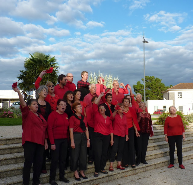 LE CHIFFON ROUGE: Des photos