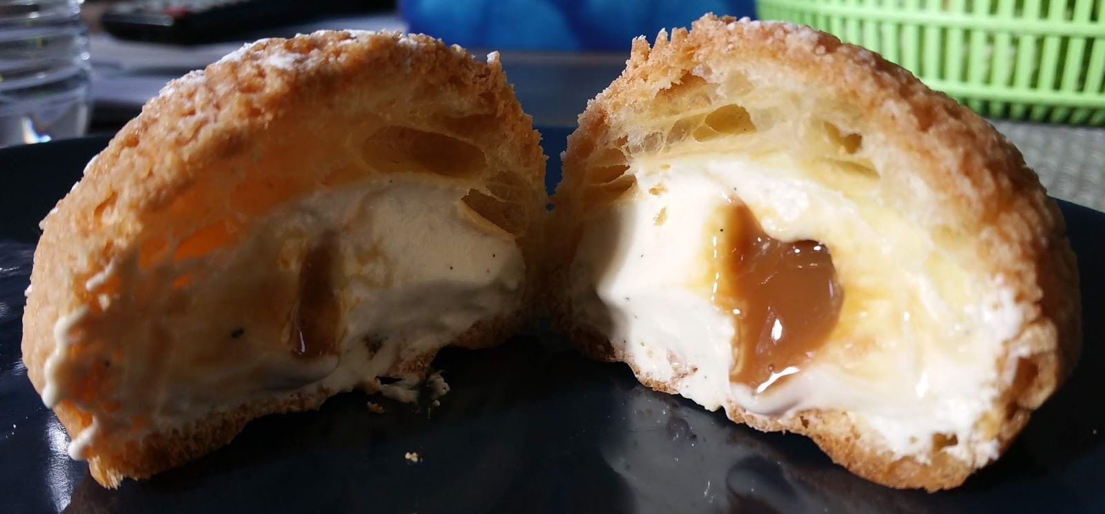 Choux craquelin - Chantilly vanillée et cœur confiture de lait