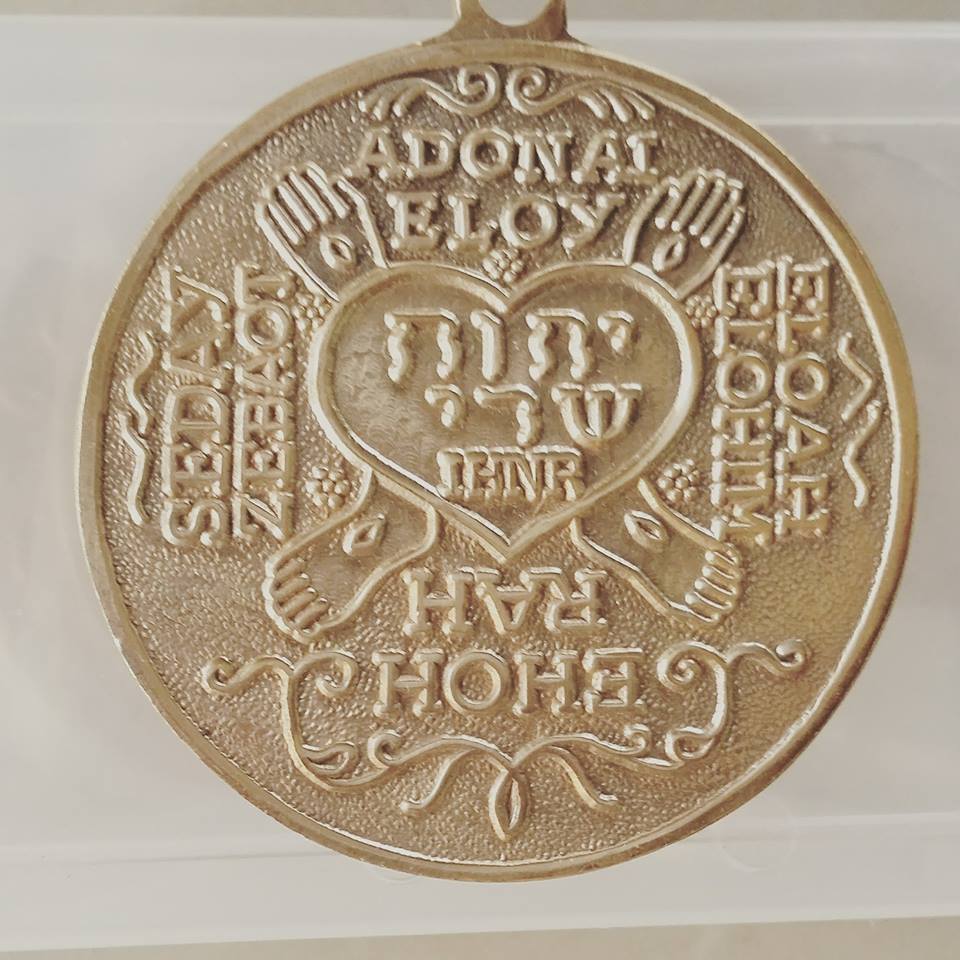 UNIVERSAL AMULETS : MAGICAL, MARVELOUS, AND MIRACULOUS MEDALLIONS