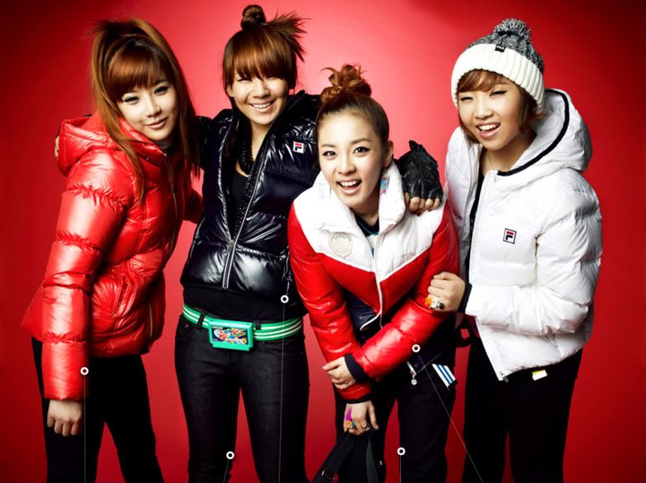 Bizz-e: 2NE1 is Back in Manila
