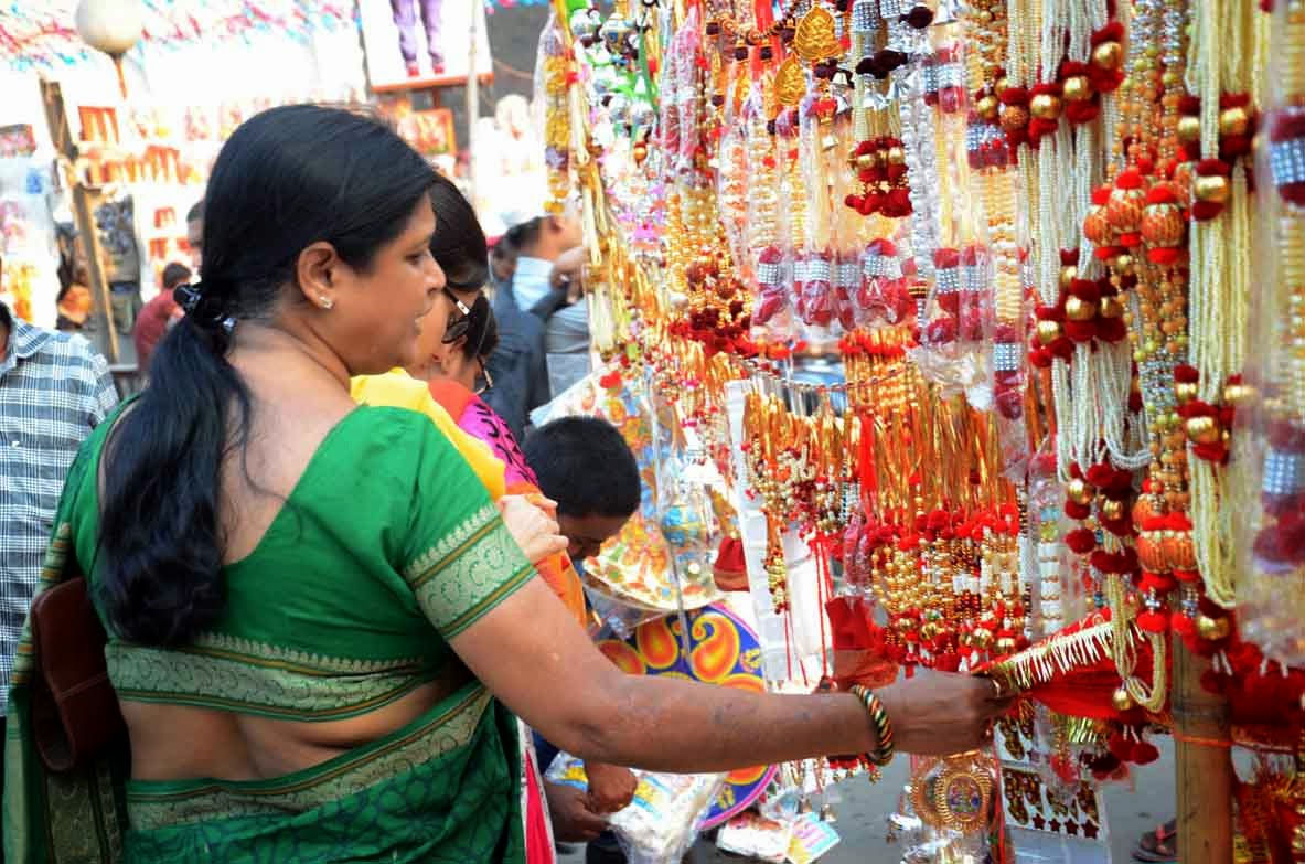 View Patna: Diwali shopping continues in full swing