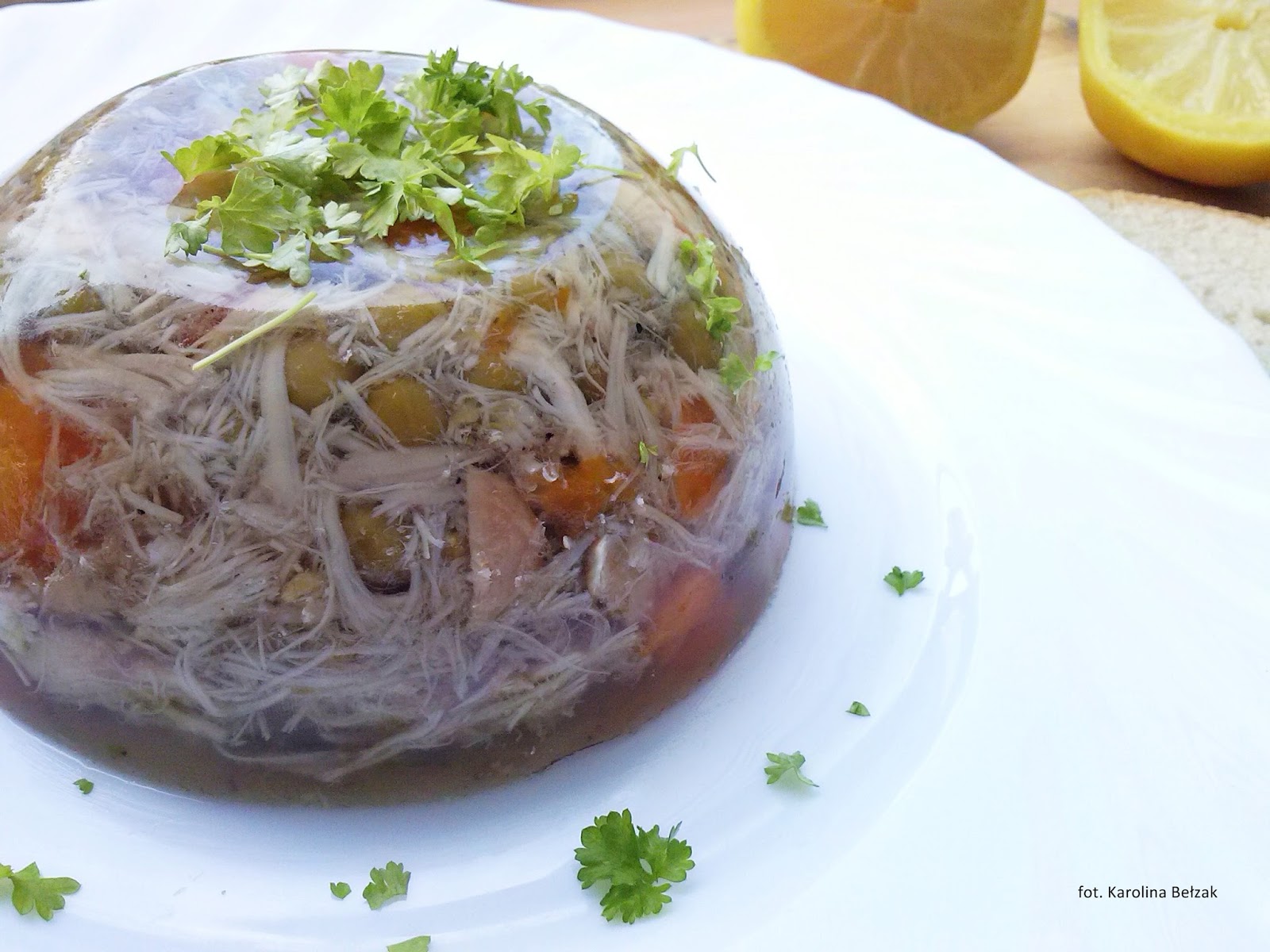 COMMANDARIA: Galaretka drobiowa z kurczaka z marchewką i groszkiem