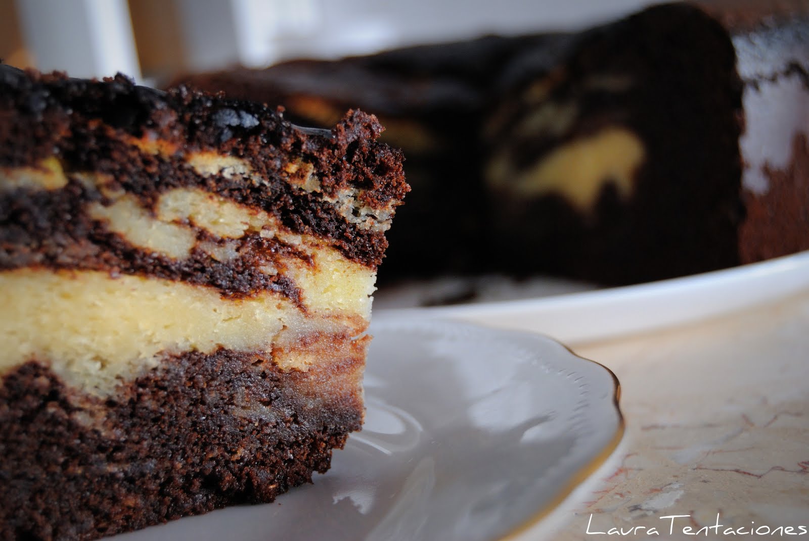 TENTACIONES: Pastel de chocolate y queso.