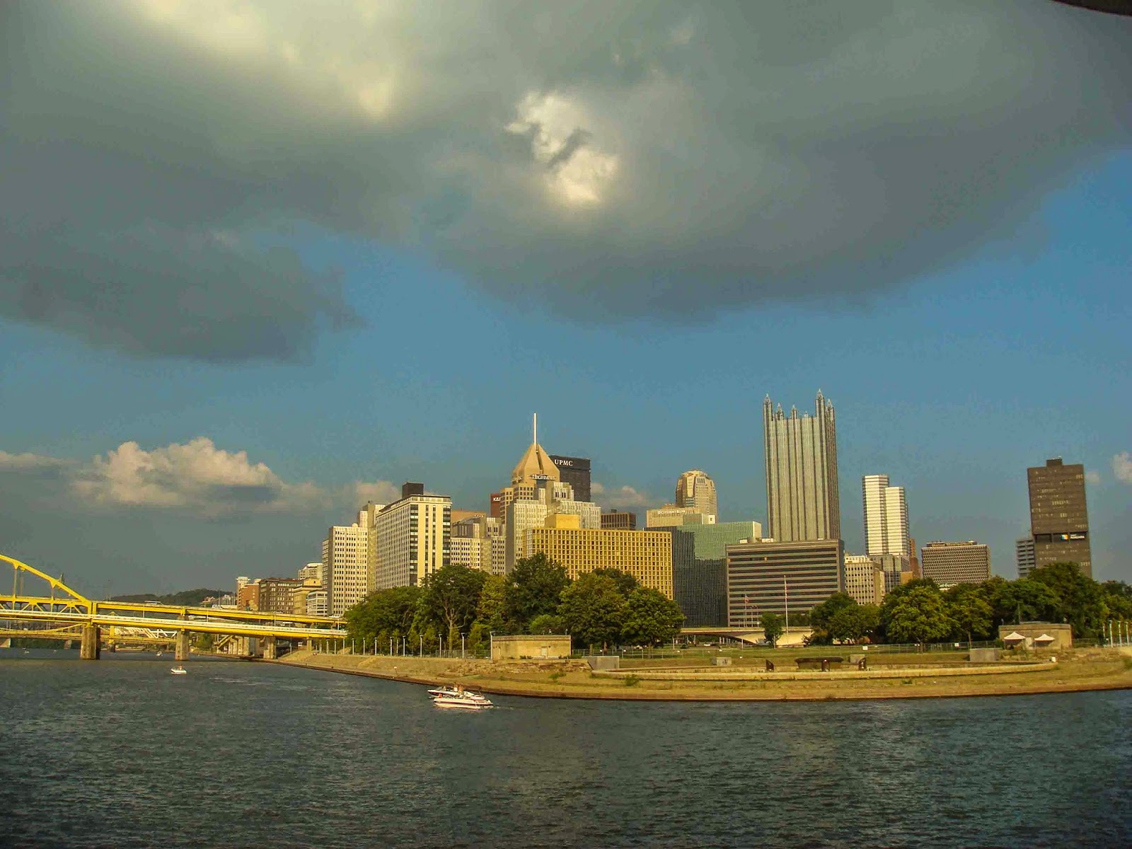 Ladee's Travels: Pittsburgh, PA - Allegheny River Tour