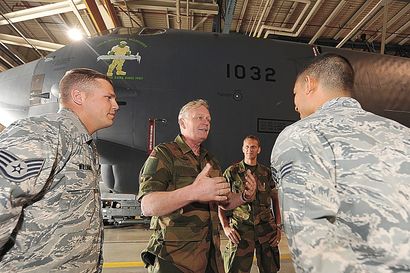 American News Broadcasting: Norwegian general visits US Air Force Base