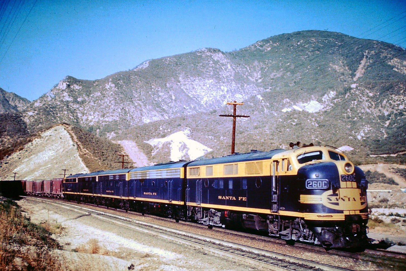 transpress nz: Santa Fe F7s at Kenbrook, California