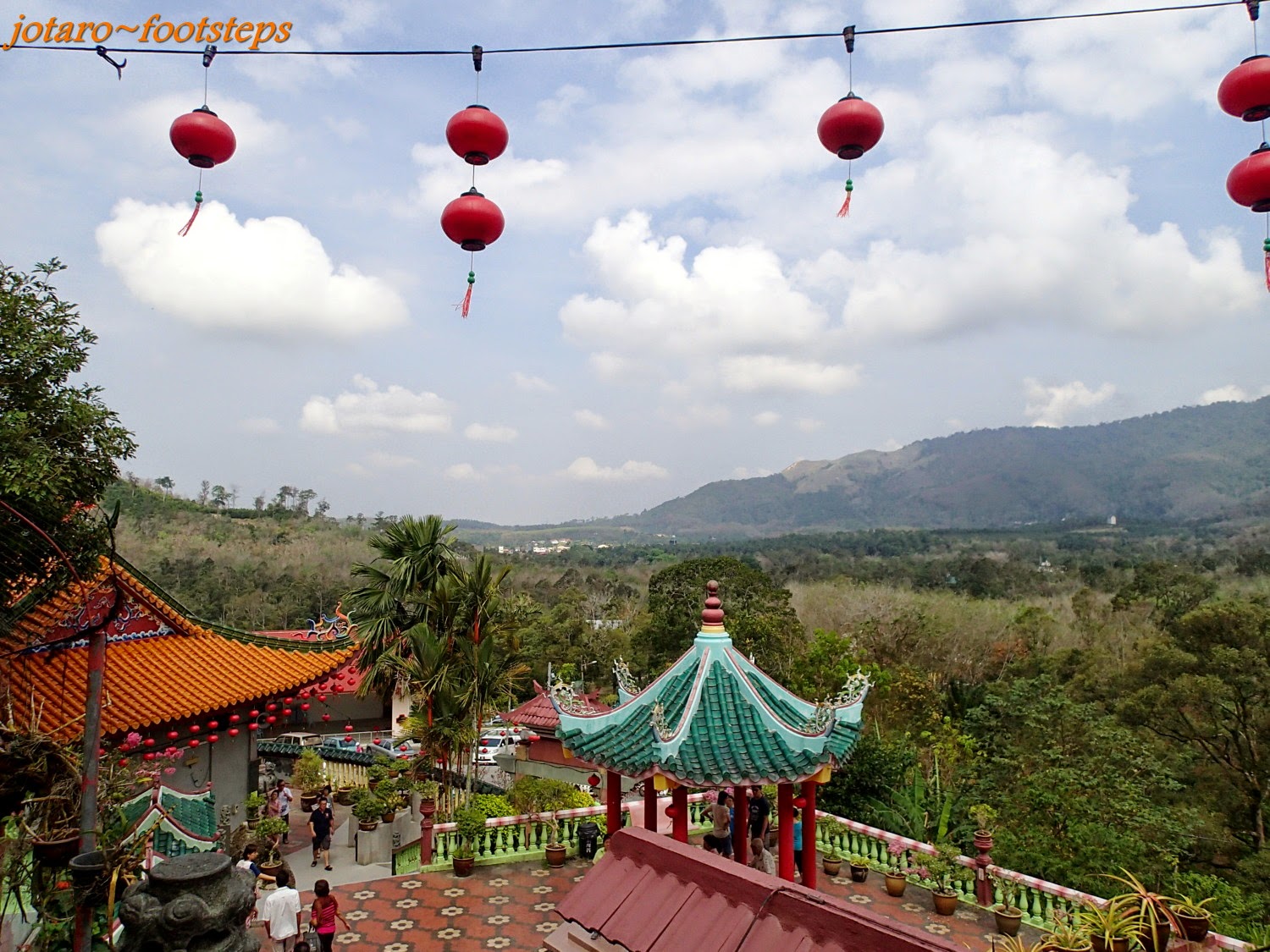 Footsteps - Jotaro's Travels: Sites : Sak Dato Broga Temple (石拿督庙)