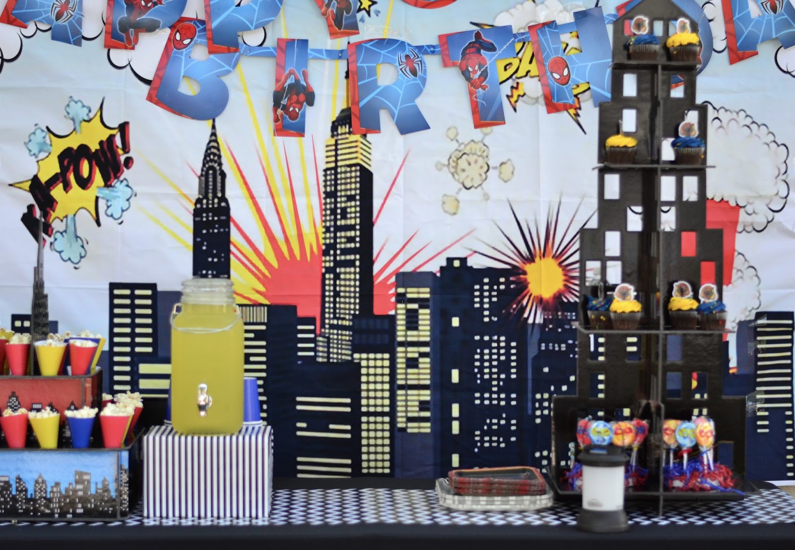 SUPERHERO BIRTHDAY PARTY / By Erika Batista