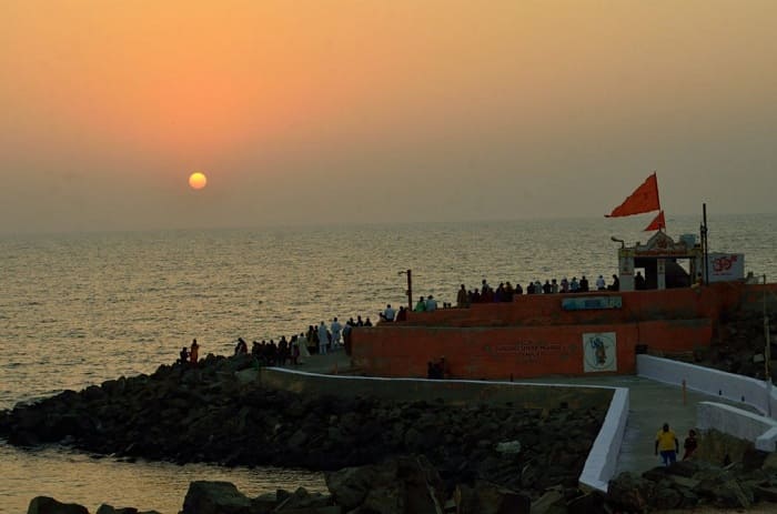 Dwarkadheesh Temple: A Temple Dedicated to Lord Krishna - Devendra ...