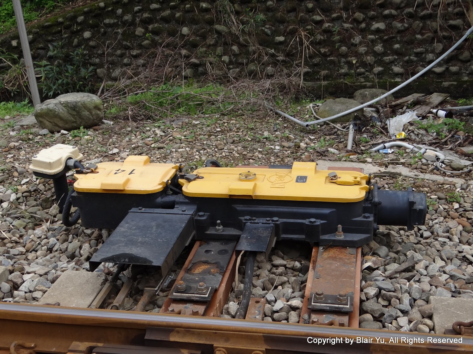 Blair's 鐵道攝影: 台鐵電動轉轍器 TRA Electric Switch Machine (or Point Machine)