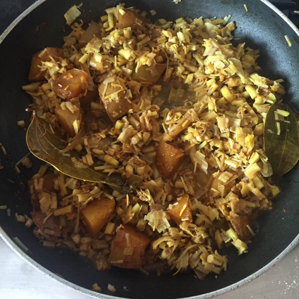 MASTERCHEFMOM: Mochar Ghonto Recipe | Traditional Bengali Recipe ...