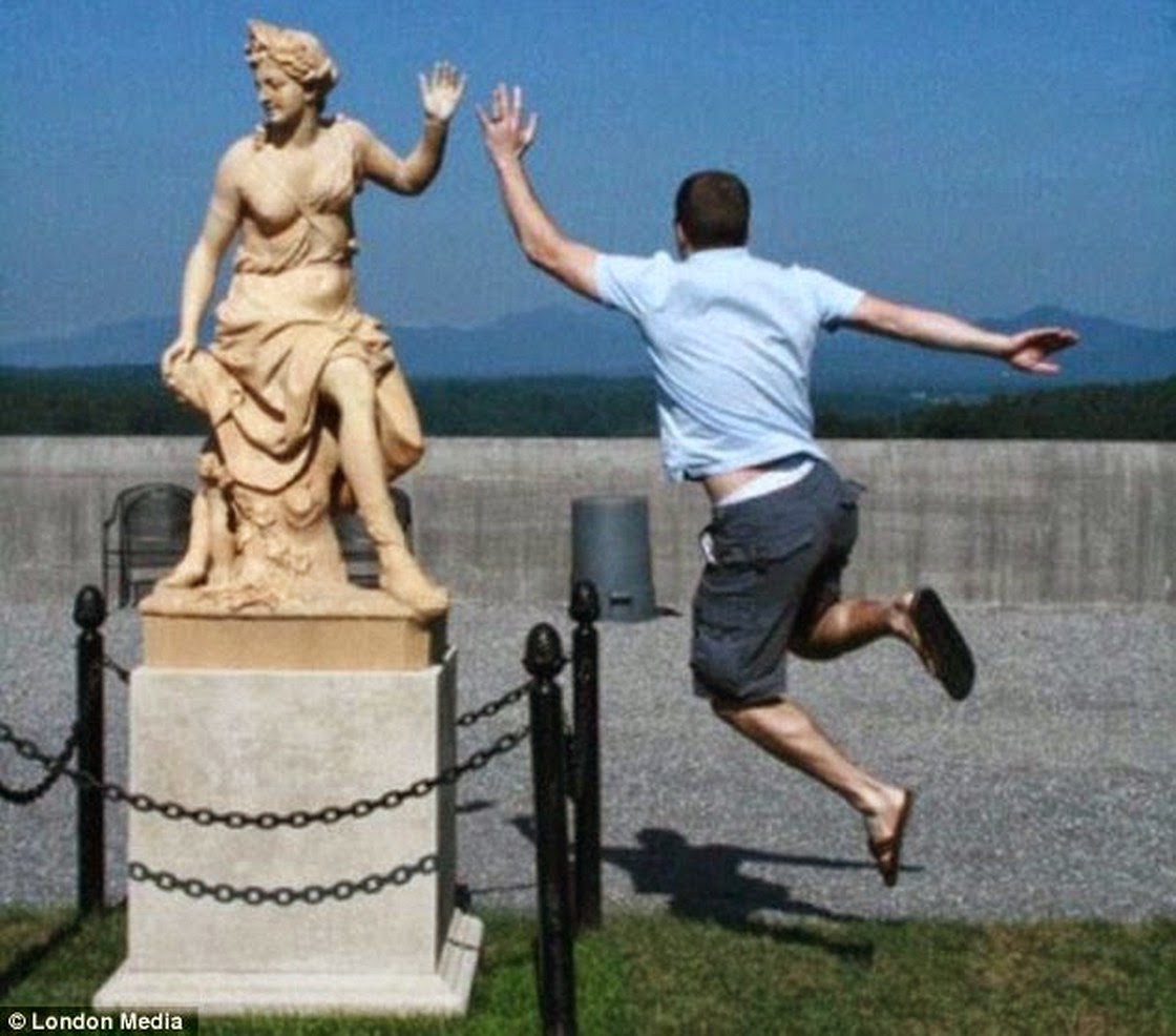 Chuck's Fun Page 2: People posing with statues (15 photos)