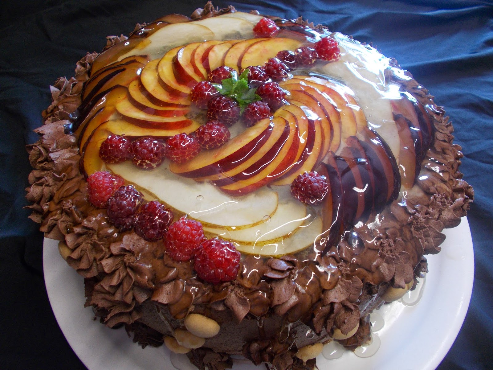 Tort de ciocolata cu fructe