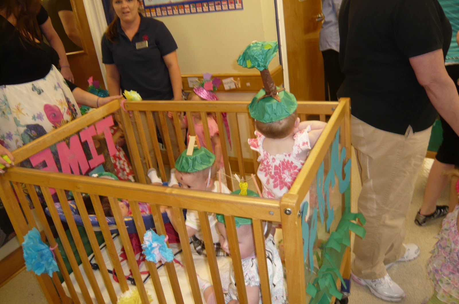 Every Day is a HOLLADAY: Primrose Spring Bonnet Parade 2011