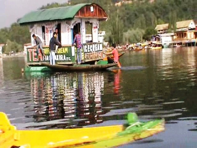 Photo Talking : Dal Lake Is No Dull Lake – Srinagar Revisited