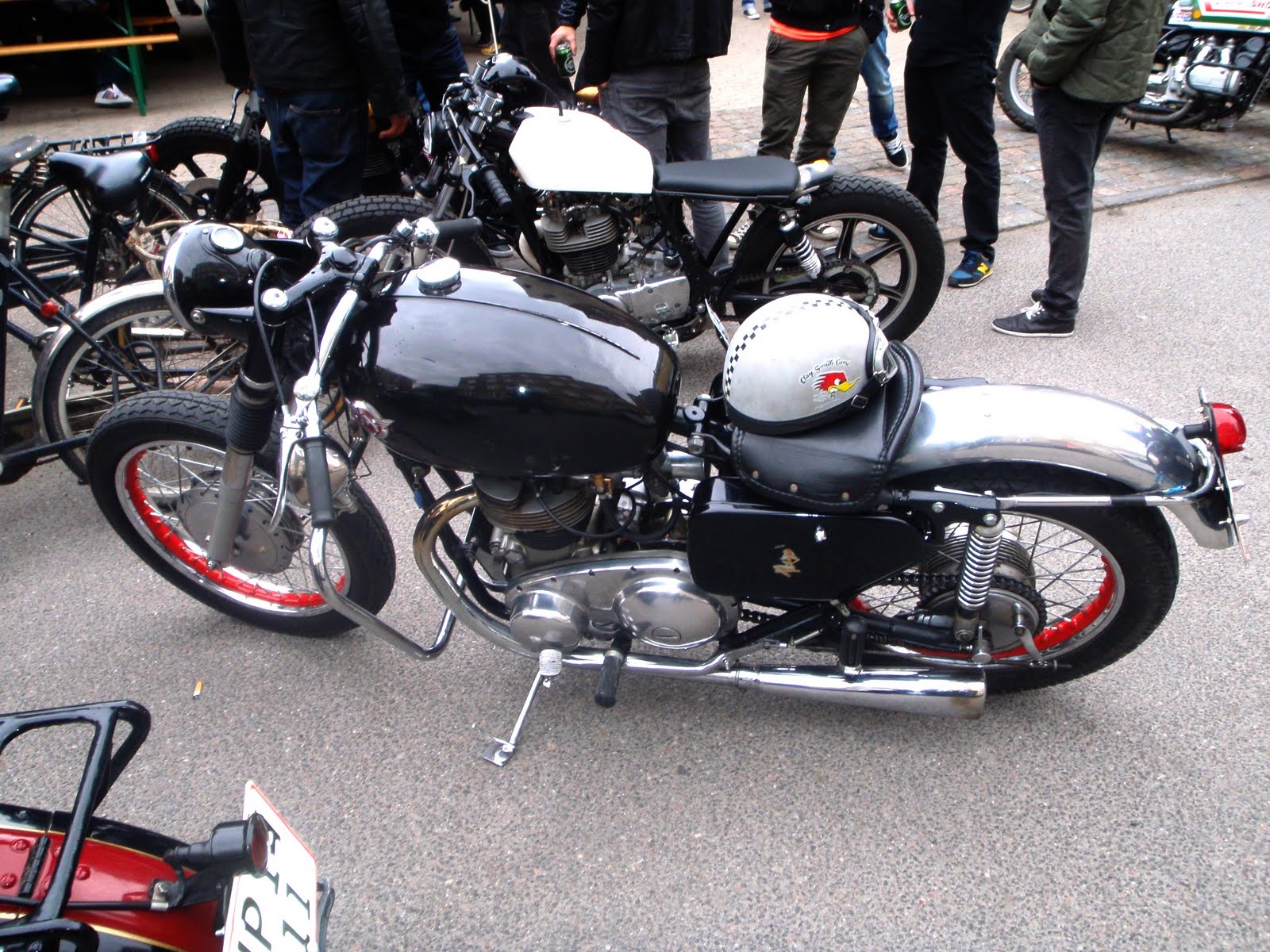 Cling on for dear life !!!: The Matchless Café Racer