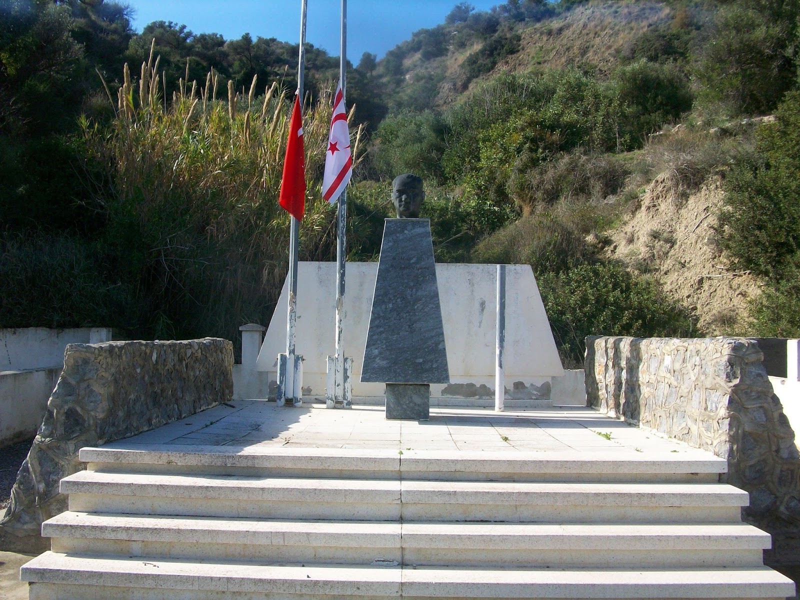 Gölge Gezgin: Cyprus Hiking 04 : Koruçam - Kayalar - Sadrazamköy