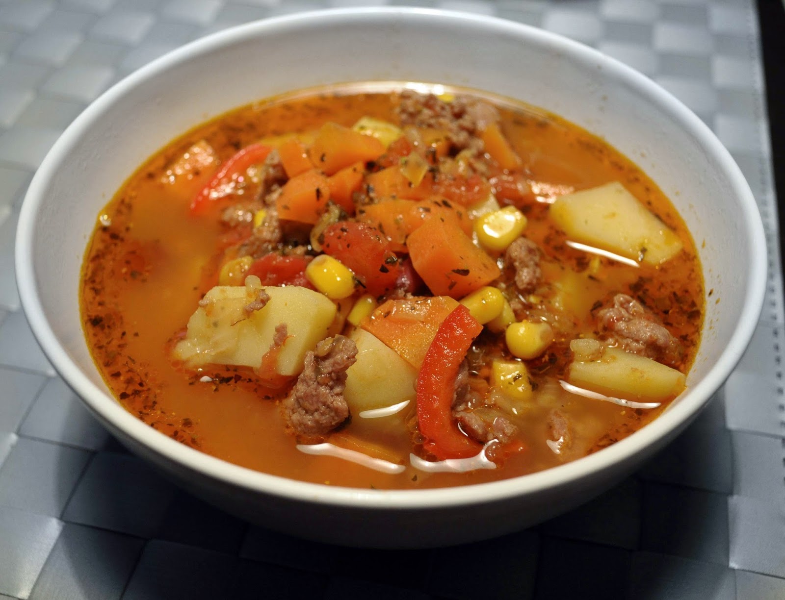 Zupa meksykańska z mięsem mielonym