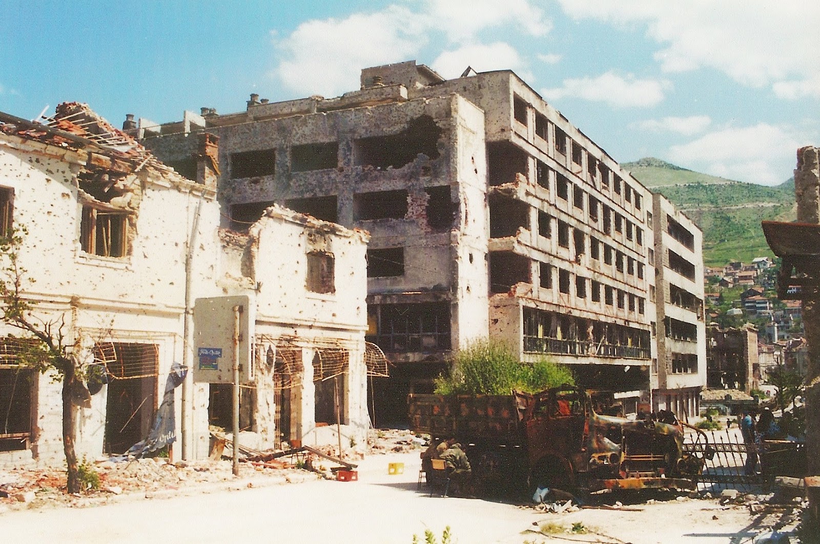 I LOVE BOSNIA VOLIM TE: Photos of Mostar during the war and postwar ...