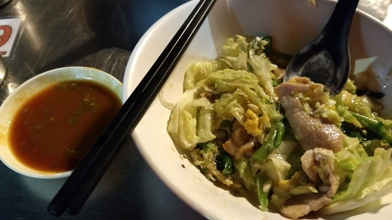 Chiang Mai North Gate - Cowboy Hat Lady Khao Kha Moo and Suki Koka ...