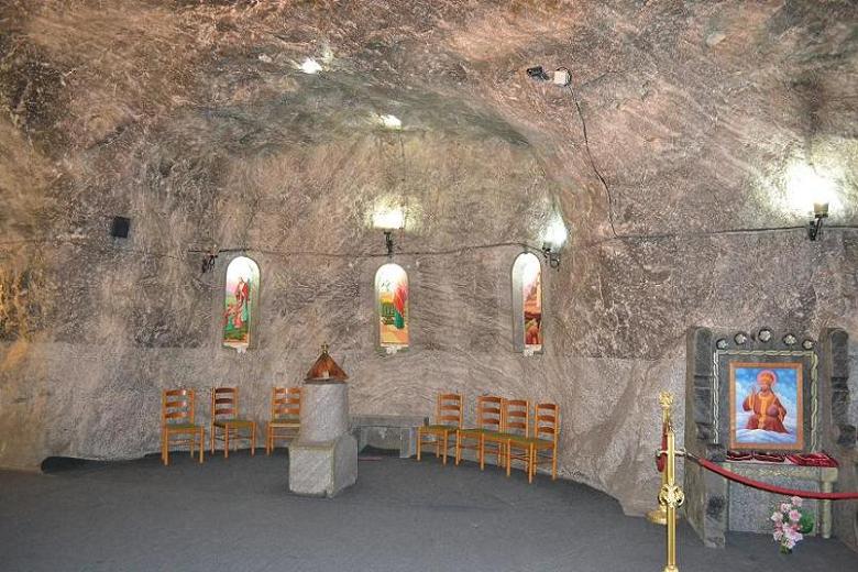 Mina Trotus -Biserica Sf. Varvara