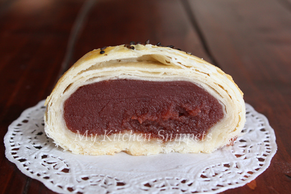 My Kitchen Snippets: Fookchow Red Bean Mooncakes