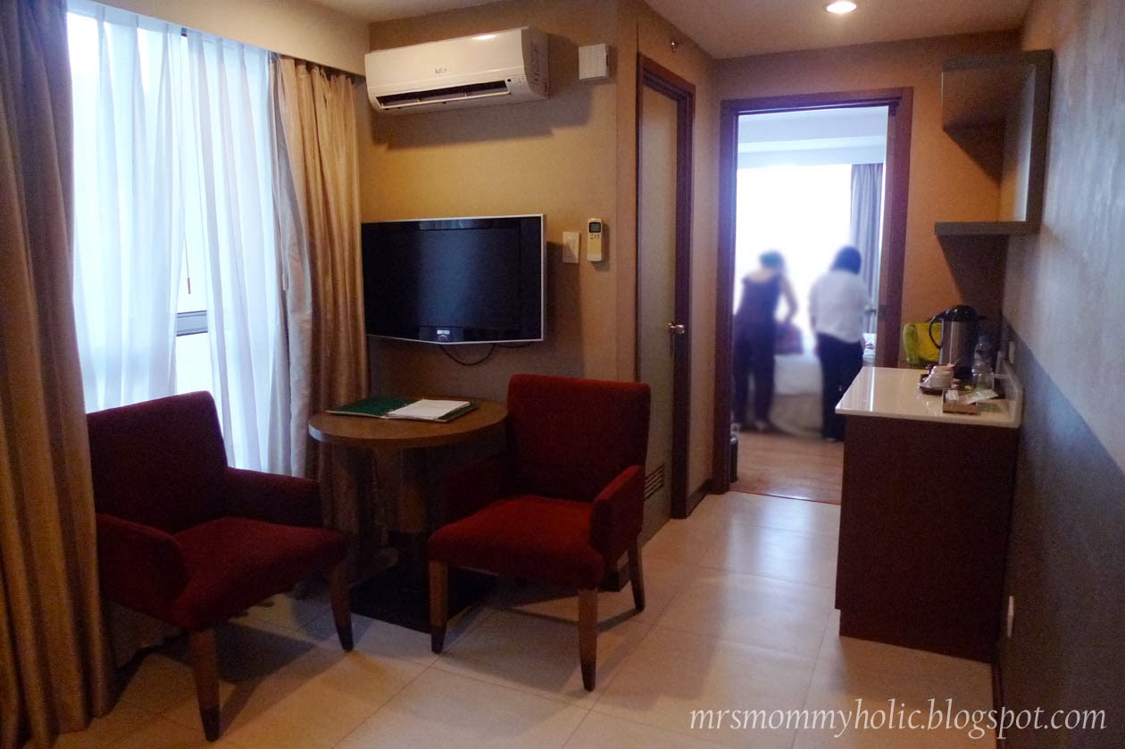 MrsMommyHolic: One Tagaytay Place Hotel Suites