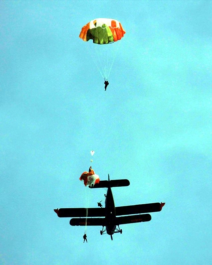 The Chinese Pilots in parachute training ~ China Defense Blog
