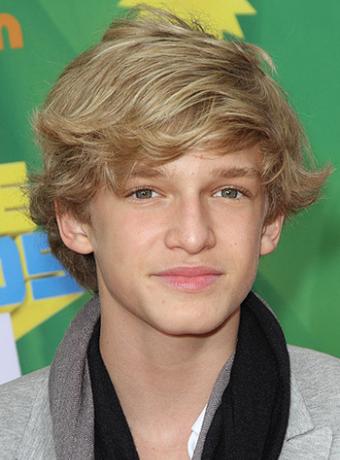 Acha Schullinsky Fashion: Cody Simpson Short Wavy Hairstyle