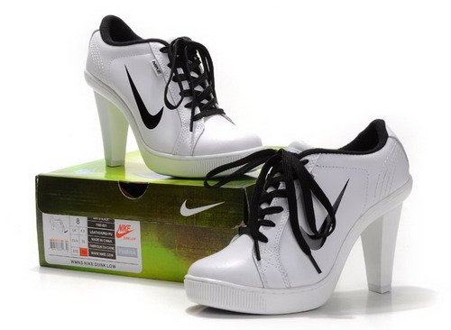 Highlight Style: TENIS CON TACÓN NIKE