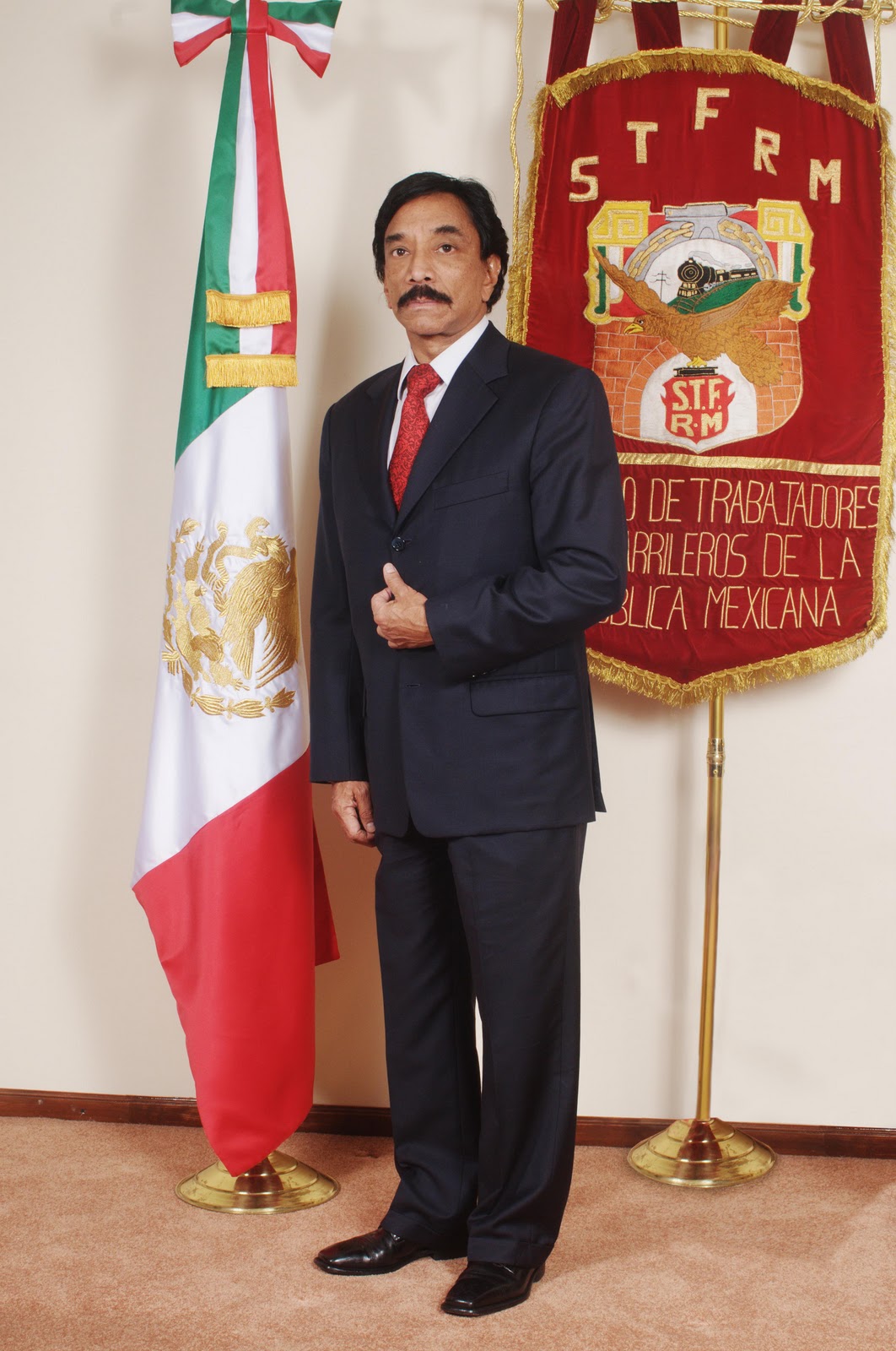 Servicio de Imagen Profesional, SIP: Diputado Victor Flores Morales