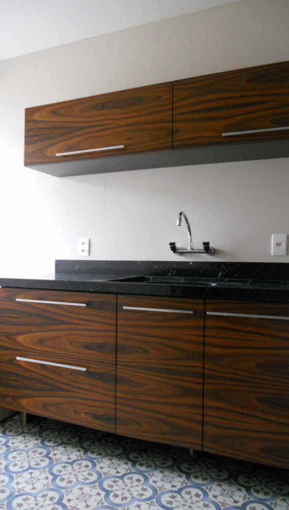 le faubourg atelier: Cozinha sob medida de pau ferro natural