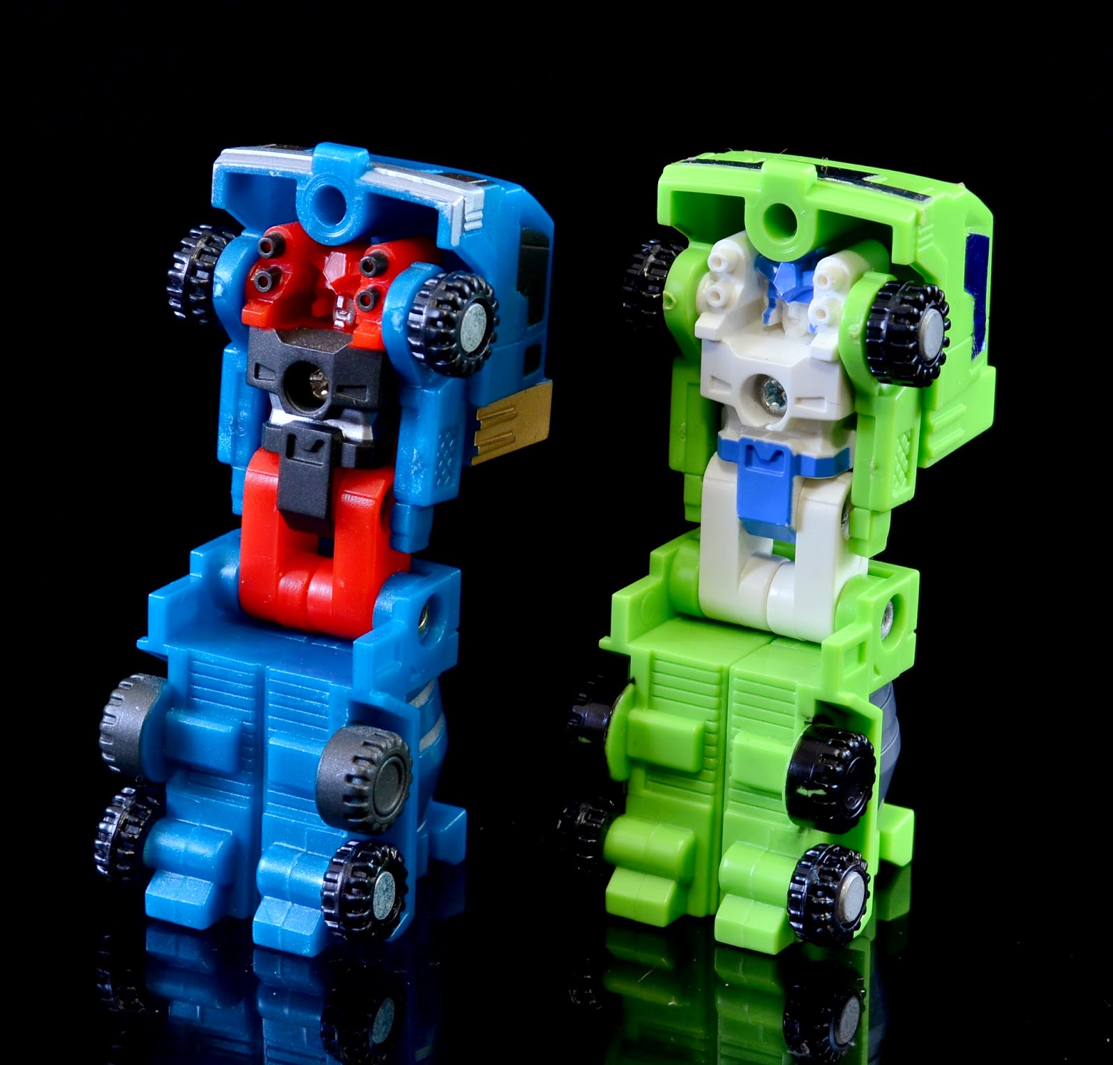 Brr-icy's Transformers Reviews: Operation Combination Sixbuilder Comparison