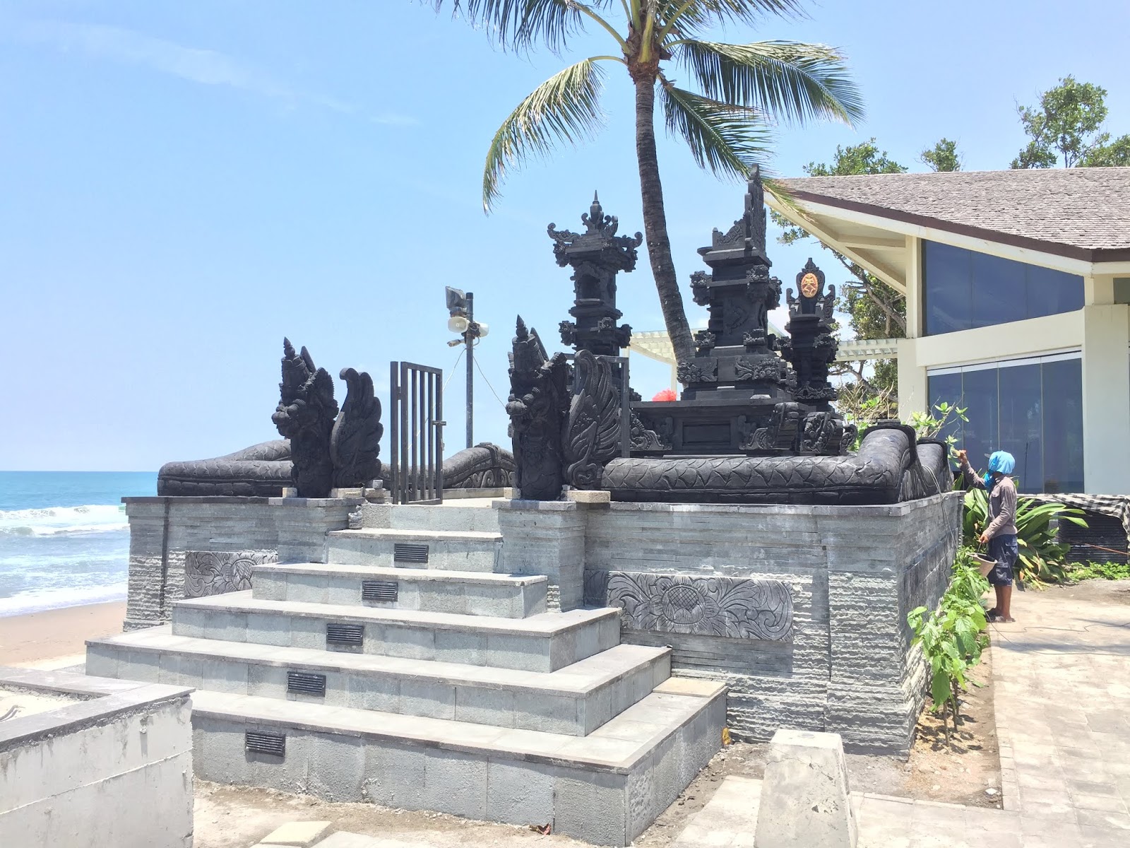 pemborong pura atau merajan di bali