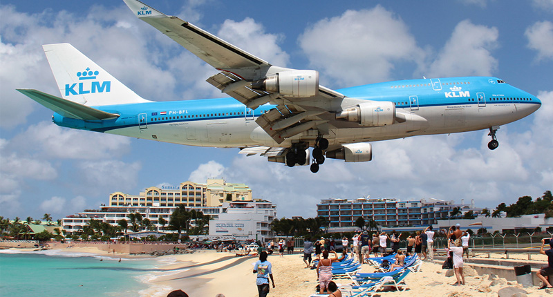Aircraft landing in Saint Maarten