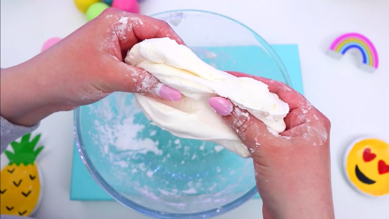 Membuat Slime dari Tepung Dan Kondisioner