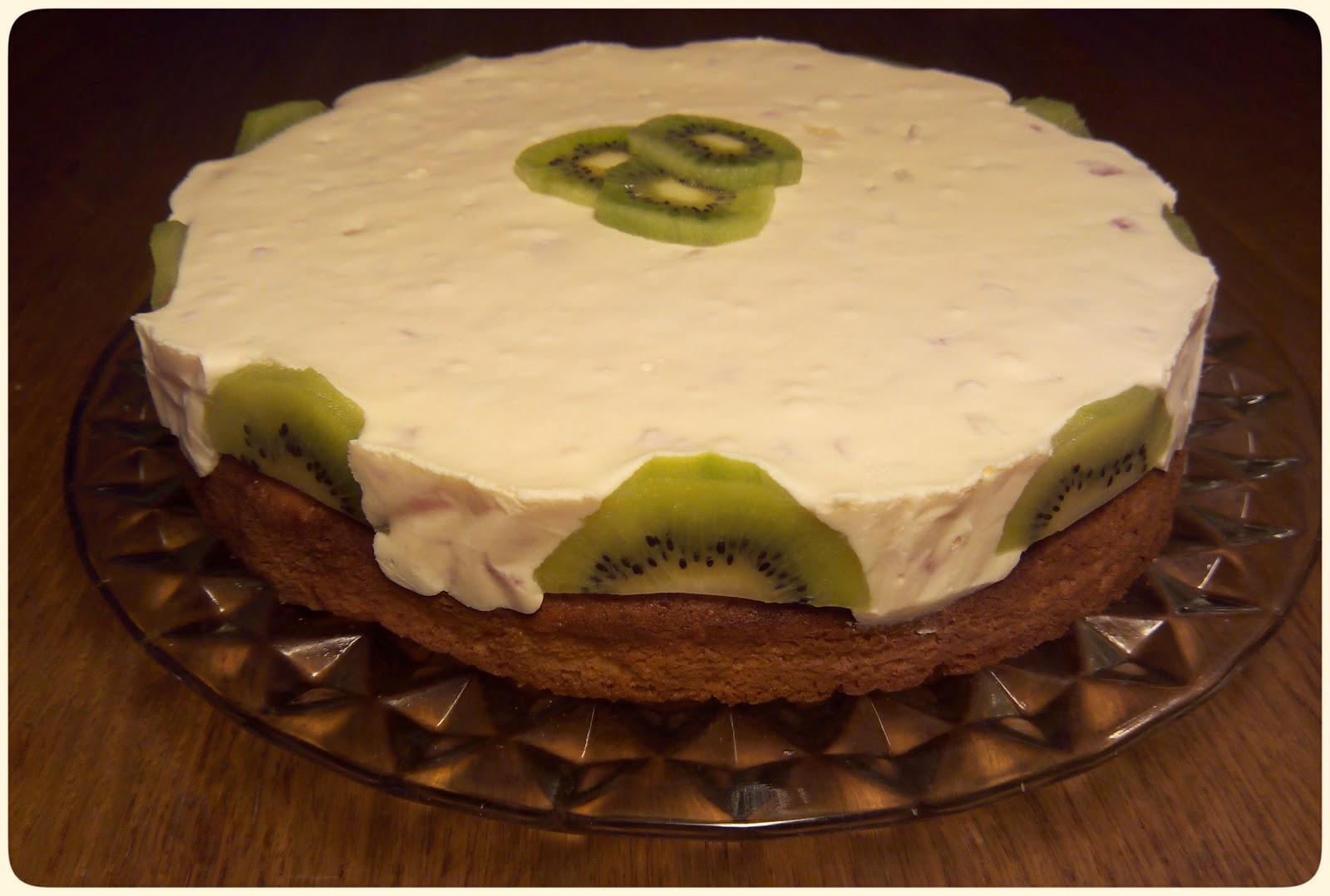 Sladkanje z Anjo: Sadna torta