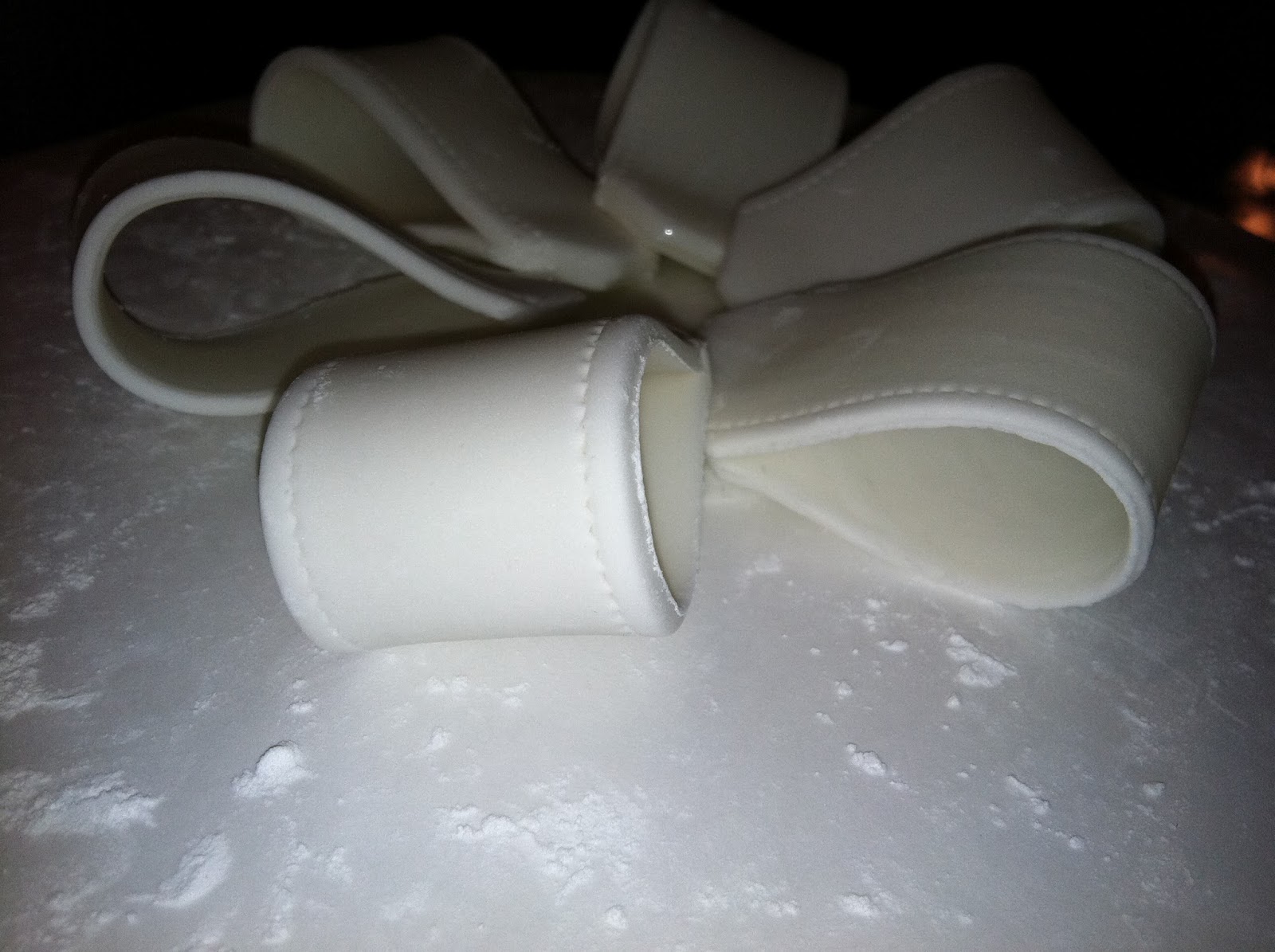 The Iced Queen: Loopy Fondant Bow