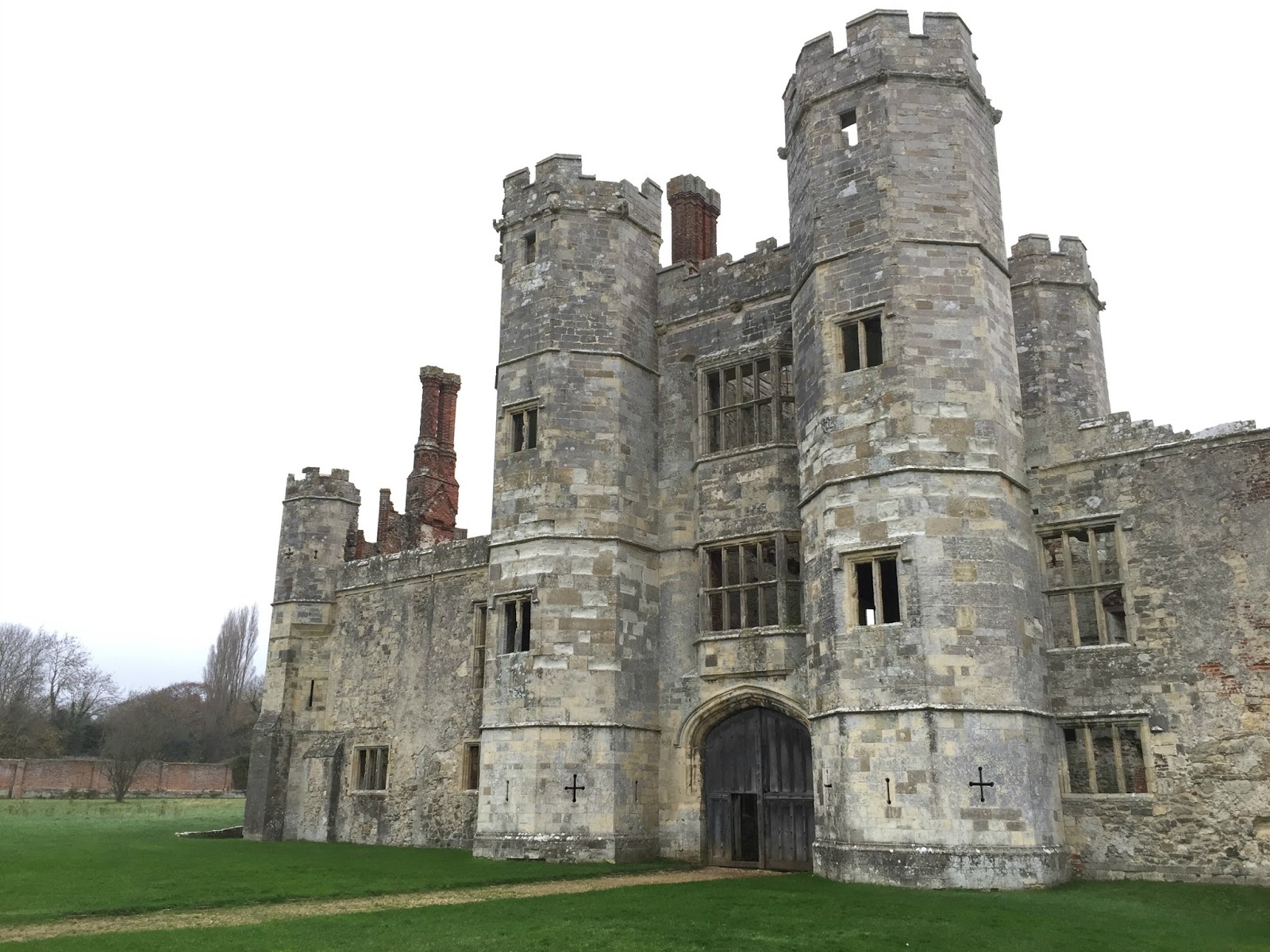 Exploring the ruins at Titchfield Abbey - Tin Box Traveller