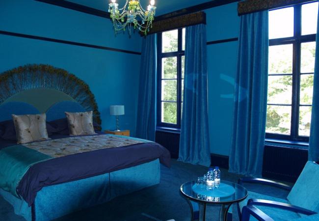 How to Decorate with a Blue Carpeted Room ( part I ) - Interior Design