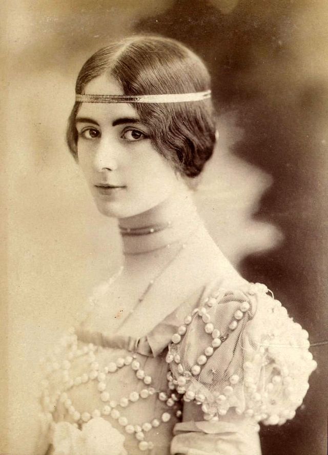 Cléo de Mérode: The Glamorous Dancer and Model of the Belle Époque ...