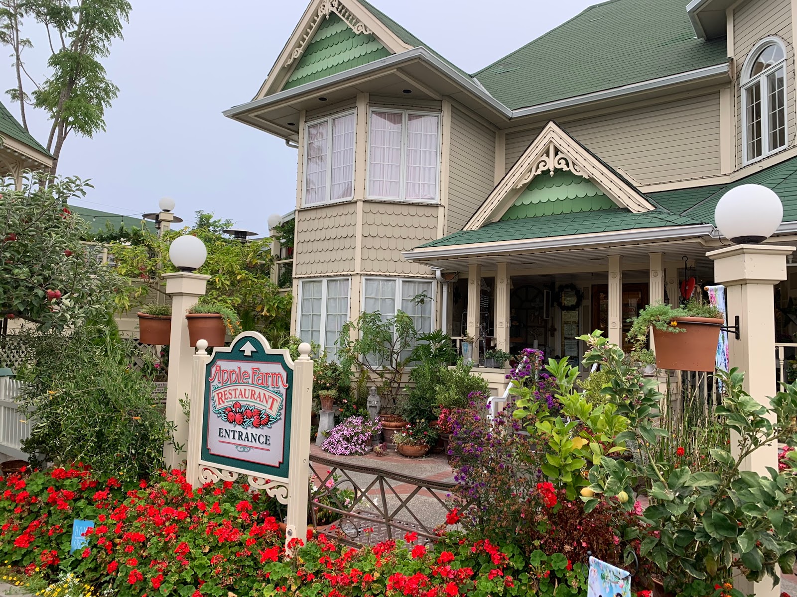 San Luis Obispo CA: Apple Farm Restaurant