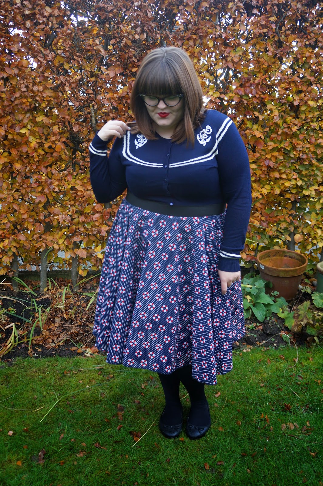 Vintage Lovely with Voodoo Vixen. | A rose like this.