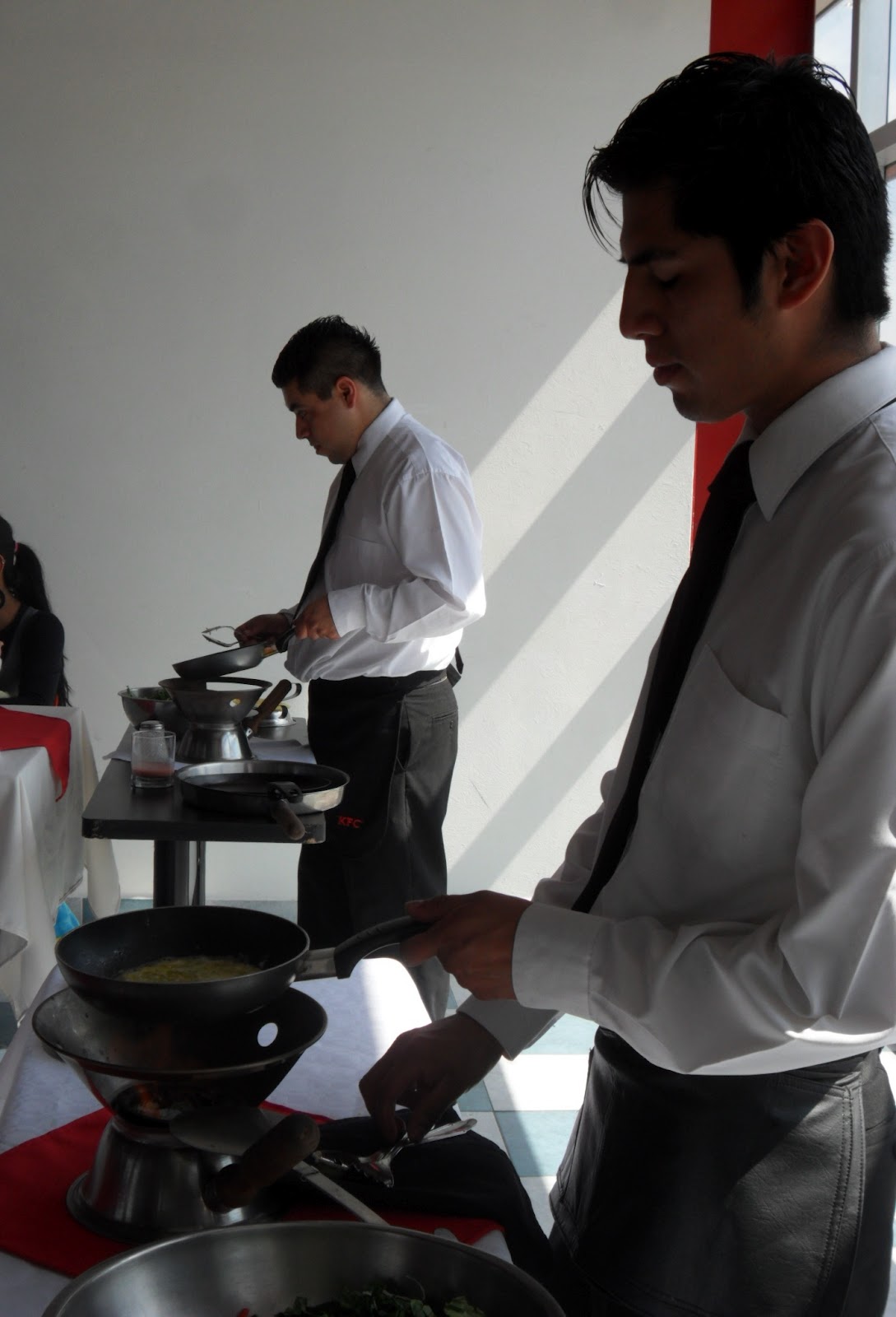 GRUPO CEDVA OFICIAL: Restaurante con Servicio Francés