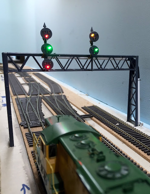 JLandT Railroad: Rutherford West - Interlocking Signal Bridge completed...