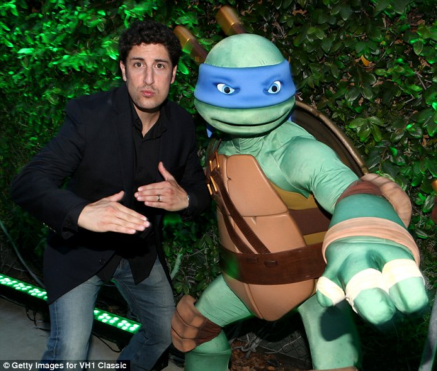 NickALive!: Nickelodeon Issues Apology For Jason Biggs' "Vulgar" Tweets