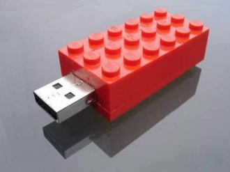 Upcycle Us: Upcycling a Lego brick into a USB key