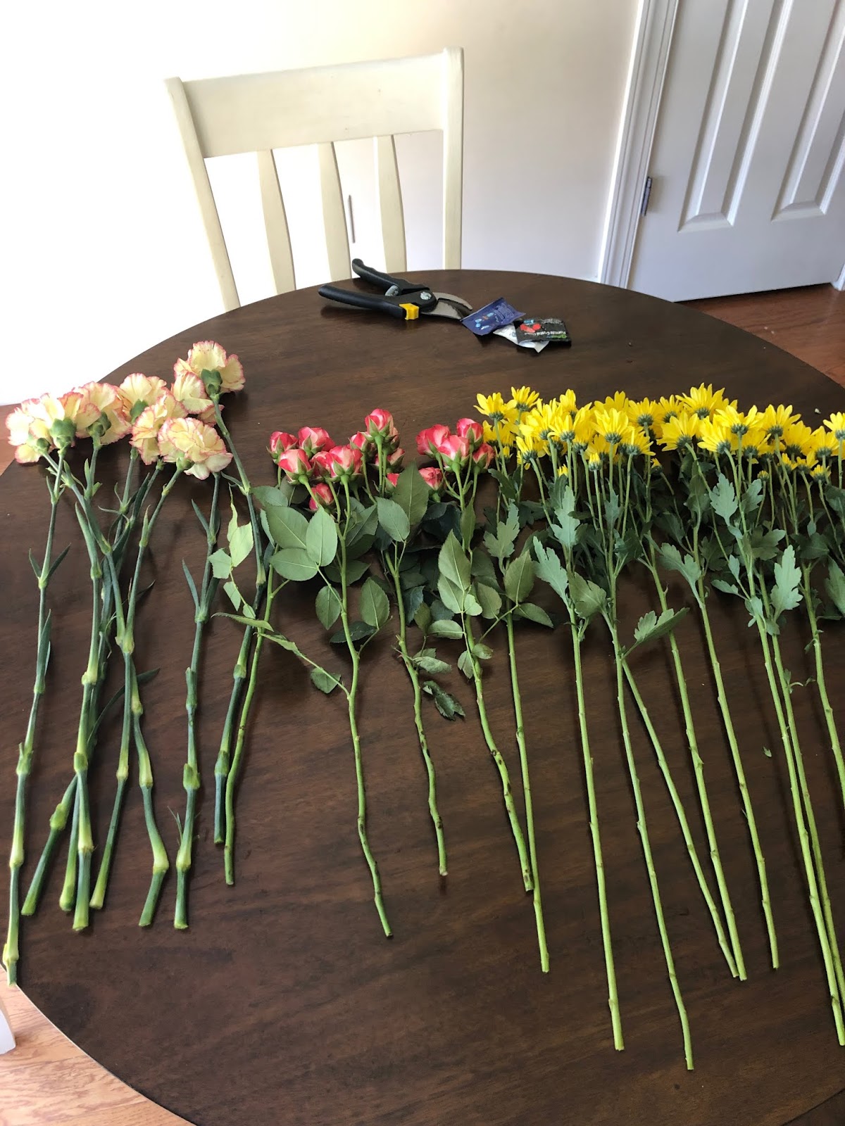 How I Arrange Flowers for my Tables - Mommy The Journalist